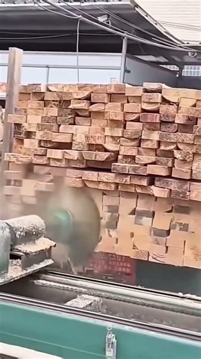 Powerful Sawing Machine for Bulk Timber Cutting Tasks