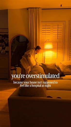 Lacee Muller, IHP on Instagram: "amber light protects your brain’s night signal, and in a real way, calms kiddos and doesn’t leave you overstimulated or your hormones wrecked - here’s why: - Your circadian clock is light-driven - Blue & white light suppress melatonin - Amber light avoids the “daytime” signal Your brain can still see—but it doesn’t think it’s noon. This matters even more for our kids Children’s eyes: • Transmit more light to the brain • Are more sensitive to circadian disruption 