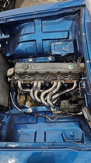 VS PRO on Instagram: "O SEU ANTIGO COM TECNOLOGIA! Apresento oficialmente o novo coletor VS PRO, agora integrado a um sistema valvulado de alta performance. Fabricado no espaço da NVS @nvspecasespeciais onde temos as peças mais especiais do mercado, um escape que acompanha o padrão de especialidade da casa! Esse sistema não é apenas sobre som, é engenharia aplicada. Quando a válvula abre, o escape se torna 100% direto, priorizando fluxo, resposta e ganho real de potência. A válvula é montada de 