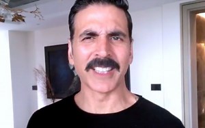 Akshay Kumar Finds An Unexpected Guest In His Phone Charging Socket; His Latest Post Will Leave You In Splits | SpotboyE