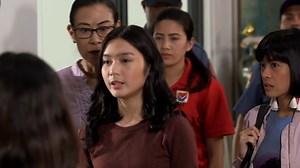 After overhearing Hector admit his involvement with her mother’s case, Cassie returns to the mansion equipped with a Temporary Protection Order against her own sister. Back in prison, Romina finds out that her own lawyer may be sabotaging her case. Catch all the action in tonight's episode of " The Heiress " at 9:40 pm only on Novela E Plus. #RefreshYourMood for Christmas Refresh your family entertainment with #StarTimesUg | StarTimes