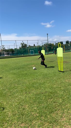 Blocks aren’t about bravery alone… they’re about technique. 🧤 When you block properly, you protect yourself and stop the goal. Young keepers don’t just throw your body, learn how to block with purpose. Train it. Repeat it. Trust it. | Goalkeepers Corner