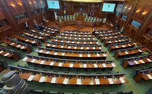 The blockade in the Parliament enters its second month