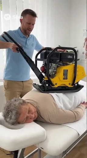 fizjoterapeuta #fizjoterapia #babcia #humor #zagęszczarka #masaż