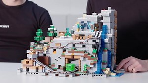 The Mountain Cave is our biggest LEGO® Minecraft set to date! Anders and Robert talk us through the new characters and functions including a piston elevator and modular light brick. Come explore the abandoned mineshaft with Steve and Alex! But beware, things lurk in the darkness. Coming to our LEGO® Certified Store in July! 1. Compass One #03-08/09 2. Jurong Point 2 #B1-86 3. NEX #04-52/53 #LEGOMinecraft #LEGOCertifiedStore #LEGOCertifiedStoreSingapore #CompassOne #JurongPoint #NEX | The Brick S