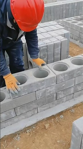 construction of building with compressed earth block, presse BTC brique de terre compressée