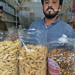 Gazzak or Gajak | Pakistani Street Food Juggery Candy | Live Making Process of Till Gajak | Must Taste