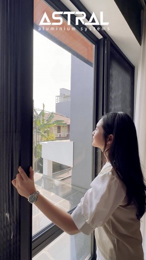 Astral Insect Screen Project Reference Mrs. E Indonesia sudah musim hujan?! Insect Screen ini menjadi jawaban untuk hunian kalian sehingga tidak dimasuki oleh serangga. Insect Screen dari Astral Aluminium sendiri memiliki banyak kelebihan lain seperti terbuat dari bahan berkualitas, dua pilihan rel (Rel U dan Rel Datar), dan magnetic latch! #IngetAluminiumIngetAstral Installed by @kencanamirae More information: Click the link in bio #astralaluminium #allureindustries #project #house #insect #ins