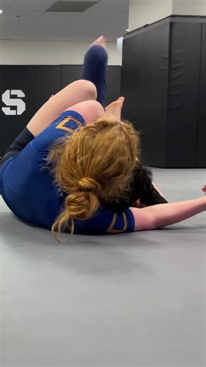 Nogi Back Control Escape To escape back control, get hips over bottom leg From Video: Nogi Commentary #157 | BJJ Crucifix Entries to Finishes… chokes, armbar, and more #157realizebjjlife #realizebjjlife #grappling #mma #jiujitsu #crystalnadeaubjj #crystalnadeaumma