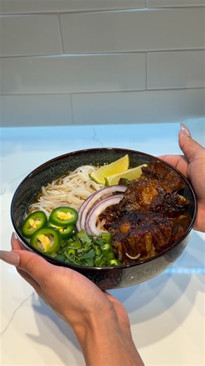 Dee-Dee Rodriguez on Instagram: "Let’s Make Vietnamese Oxtail Pho 😍 I use @calai.app to track DC: ANDIKA PHO 3-4 Ibs beef bones 2 Ibs of oxtail Water to max line 1 large onion 2 Shallots Green onion 1 large ginger SPICES: 2 TBSP coriander 2 TBSP fennel ½ tsp cloves 2-3 cardamon pods 2 cinnamon sticks 3-4 star anise Spice bag For seasoning Fish sauce Salt Sugar/ rock sugar Chicken bouillon Beef broth seasoning MSG TO ASSEMBLE A BOWL: Pho noodles Oxtail Jalapeno Red chili crunch oil Chopped scall