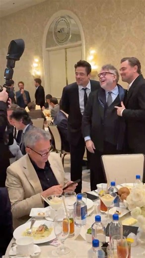 Jacob Elordi bromea con Guillermo del Toro, Leonardo DiCaprio y Benicio Del Toro en los premios del American Film Institute. #Latinus #InformaciónParaTi | Latinus