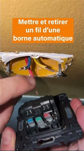 Insérer et retirer un fil d'une borne automatique d'un inter ou prise Legrand #Shorts