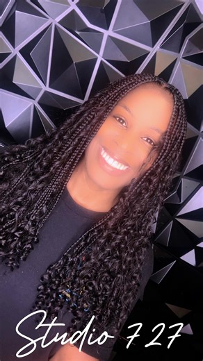 Boho Knotless Braids are that effortless, soft, and versatile look that never goes out of style 🤍 Lightweight. Natural-looking. Scalp-friendly. Whether you’re going for vacation vibes, everyday slay, or a protective style that still gives movement, Boho Knotless Braids are it. ✨ Clean parts ✨ Neat knotless install ✨ Soft boho curls that blend beautifully 📍 Come see me at Studio 727 Clinton, MD 📆 Appointments available — book now! #PGCountyBraids #Studio727 #Studio727LLC #Kenecia #BraidsByKene