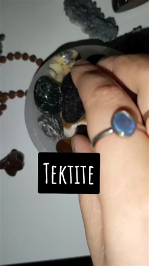 Exploring the Fascinating Properties of Tektite! 🌌✨ Learn about its origins, impact, and more. #Tektite #SpaceRocks #Geology #ScienceFacts