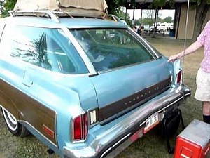 GM Clamshell Glide-Away Tailgate ~ 1970s Oldsmobile Custom Cruiser Station Wagon