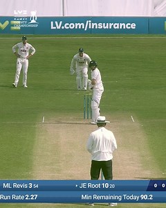 Joe Root was looking in 🔝 form against Essex 👏 He struck 75, including some classy boundaries 👇 #LVCountyChamp | Rothesay County Championship