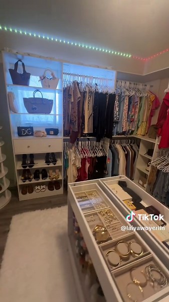 Organizing Your Closet: A Complete Tour Guide