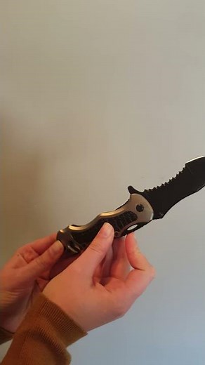 How to open & close a spring assisted knife.