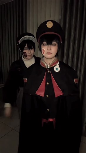 ꜱᴀʟ ✧ on Instagram: "Hanako y Tsukasa cosplay 👻👻 Tengo muchos videos de ellos que no subí por falta de tiempo, pero ahí vienen 🗣️ #hanako #hanakocosplay #tsukasacosplay #toiletboundhanakokun #jibakushounenhanakokun"