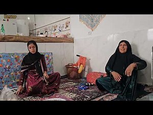 Khadija and Mehrdad go to Hojjat's mother.