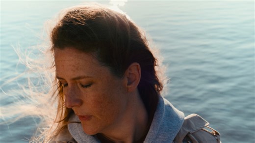 BEYRIES dévoile aujourd'hui Du temps, le tout premier extrait d’un album complètement en français, Du feu dans les lilas   ➡ https://musique.audiogram.com/dutemps Une chanson sans artifice, dont elle signe la musique sur un texte de Maxime Le Flaguais, qui évoque avec poésie la fin de la résistance, les armes rendues, le début de quelque chose qui ressemble peut-être au bonheur… | Audiogram | Facebook