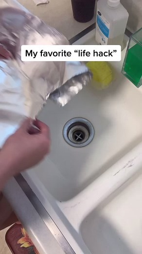 11M views · 46K reactions | Once it hardens, just throw it away! 肋 easy mess free cleanup! #hacks #lifehacks #cleaningreel | Melisa Manning | Facebook