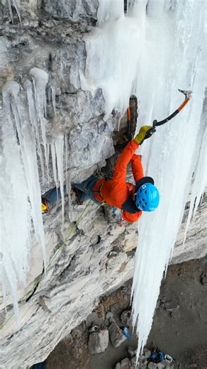 Transitioning from rock to ice climbing while on The Amphibian in Vail. When is everyone hoping to start ice climbing? ⛏⛏ @tylerjallen 📸 @timbanfield | Ice Climbing