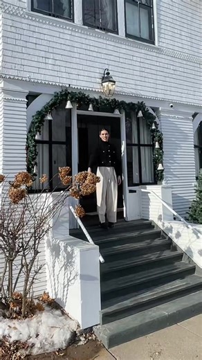 Hello MTV, welcome to my crib!!!!! #fyp #tour #mansions #viral #foryoupage @Linden Hill