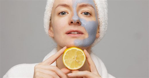 Citron, soda i zubní pasta na obličej? Dermatologové varují před domácími triky, které ničí pleť