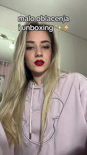Greska sa crvenim karminom i unboxing