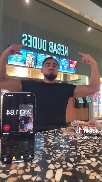 Mukbang challenge 1 meter kebabrulle hos @KEBABDUDES 🤤 #fördig