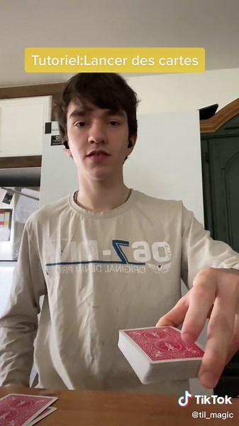 Tutoriel: Lancer des cartes - Astuces de magie et de cardistry
