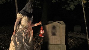 Cartea asta cu cele mai hardcore mituri românești te face să uiți de lumea lui Harry Potter