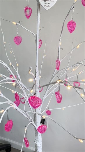 TN chuyên design móng. Chỉ cần đưa hình bộ móng bạn cần bạn sẽ nhận ngay bộ móng bạn muốn. Now we open 10AM-5PM on Sunday 👉 Book your appointment now! ✯ ✯ ✯ ✯ ✯ TN Nails & Spa 🏤 6811 North Thornydale Road, Ste 155, Tucson, AZ 85741 ☎️ 520-275-7968 Book appointment online at website: 🌎 https://tnnailstucson.com/ #naildesigns #tnnails