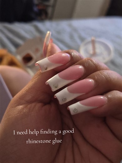 Best Rhinestone Glues for Nail Art Enthusiasts