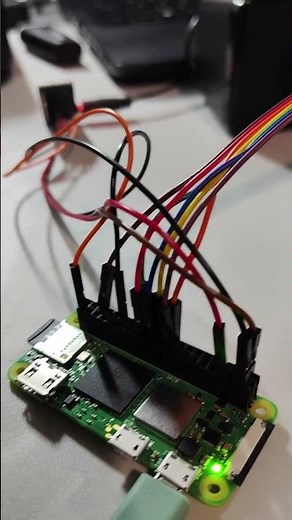 Raspberry Pi Zero 2W + ILI9488 + PCM5102A + moOde = High-quality Linux audio player.