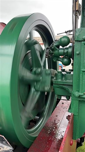 Holt 75 Crawler Tractor Flywheel and Flyball Governor 😱👌 #fblifestyle #alberta | Muskan sharma