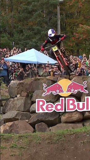 Jackson Goldstone had a hell of a run to win his home round in the 2023 UCI #Downhill World Cup! 🇨🇦🔥