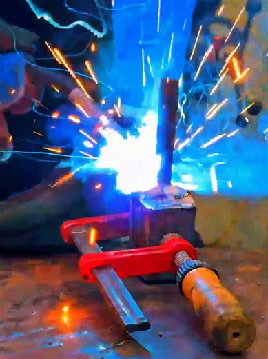 Testing Blade Sharpness with Paper Slicing and Forging