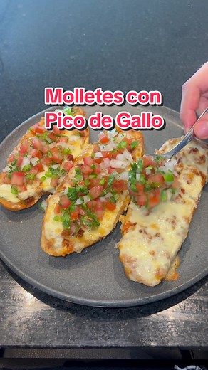 Prepara Molletes con Pico de Gallo fácilmente