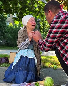 Senior woman gets fresh start from kind act in time of need. | Fabiosa Digest