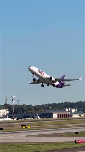 Smooth Rotation of N615FE off to Work.