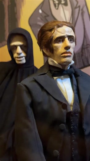 Step into Ventura’s spooky side! The Curse of the Vampire: Tales from The Book of Nosferatu is now haunting the halls at the Museum of Ventura County. Explore retro-comic illustrations paired with life-like vampire figures as this dark dynasty is brought to life. The exhibit features the artists George Stuart, Paula Pugh, and Weshoyot Alvitre. 🦇 | Ventura