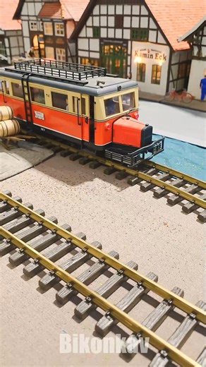 There is something truly captivating about the weight and mechanical rhythm of L-Scale (G-Scale) railroading. This footage from the LGB Erfurt 2026 exhibition showcases the incredible detail and engineering that goes into these large-scale models. Technical Highlights: Locomotive Power: Featured is the iconic 99 7222-5, a heavy-duty 2-10-2 tank locomotive. These models are built to replicate the high-torque, narrow-gauge workhorses of the Harz Narrow Gauge Railways (HSB). Authentic Sound & Smoke