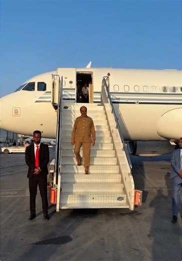 Madaxweynaha JFS Mudane Dr. @Hassan Sheikh Mohamud Ayaa Dalka Dib Ugu Soo Laabtay Ka dib Maalmo Shaqo Oo Uu Dalka Ka Maqnaa.