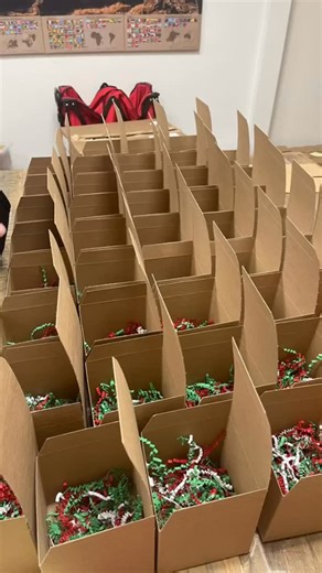 We’re making spirits bright — one sweet at a time! 💛 Lots of folks on the Nice List are receiving CST Sweets this year. Custom corporate orders available now — get yours in today! 🍫 🎄 www.cstsweets.com #CSTSweets #KansasCitySmallBusiness #baconbrittle #SweetSeason #CorporateGifts #ToffeeLove | CST Sweets