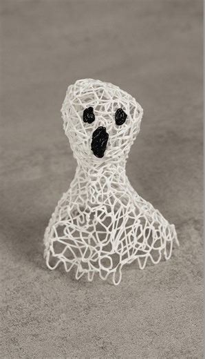 BOO! 👻 Let's create a quick, screen-free Halloween project with your 3Doodler Start : 1. Doodle around a paper towel or tissues to create the body of the ghost. 2. Make sure your kids stretch the Eco-filament down so that the ghost has something to rest on. 3. After the body is doodled, make a couple of eyes and a mouth. Now this little guy is ready to SPOOK! Doodle by Seliquena | 3Doodler