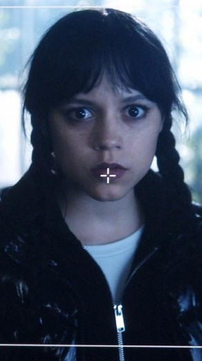 Netflix Chile on Instagram: "PRIMER LOOK: detrás de cámaras de la temporada 2 de Merlina ☂️. Próximamente en 2025. #GeekedWeek"