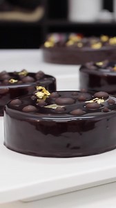 These Chocolate Berry Tarts as delicious as they are stunning.⁠ ⁠ Linzer pastry filled with berry compote and an Italian meringue chocolate ganache, covered with a chocolate glaze, and finished with a piped chocolate garnish. ⁠ ⁠ You can get the recipe with a Savour Online Classes subscription – link in the bio.⁠ ⁠ #Savour #KirstenTibballs #Chocolate #Tarts #Patisserie | Savour Chocolate and Patisserie School