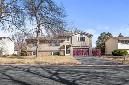 10534 Maple Valley Dr, Maple Grove, MN 55369 - MLS 6693318 - Coldwell Banker